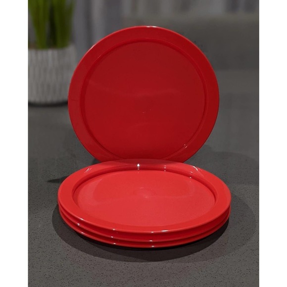 Tupperware | Kitchen | New Tupperware Kids Luncheon Round Plates Raised ...